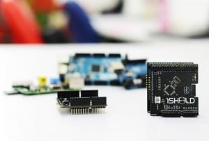 1Sheeld Lets You Replace Arduino Shields With Your Smartphone (video)