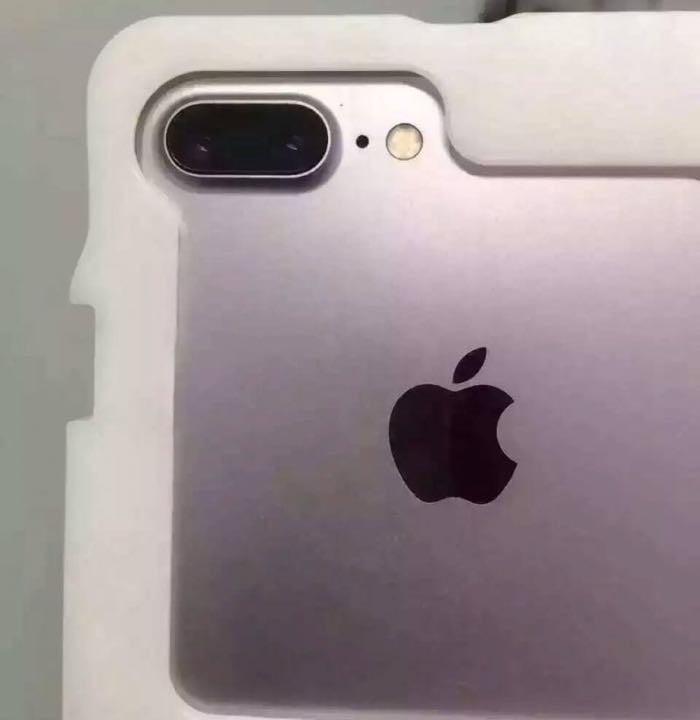 iPhone 7 And 7 Plus Photos Show Larger Rear Cameras - Geeky Gadgets