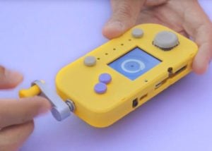 DIY PyGamer hand crank gaming console - Geeky Gadgets