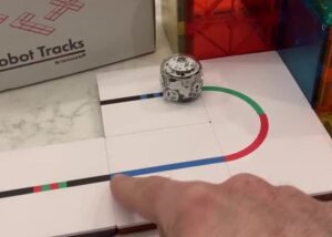 GeniusLinks track designed for Ozobots robot - Geeky Gadgets