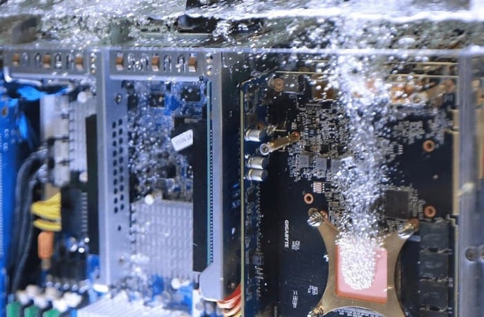 PC liquid immersion cooling proof of concept - Geeky Gadgets