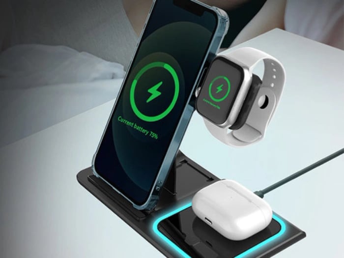 Last Minute Deal: Charge & Fold 3-in-1 Docking Station - Geeky Gadgets