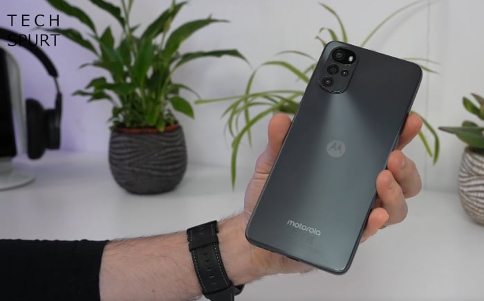 Motorola Moto G22 smartphone gets unboxed (Video) - Geeky Gadgets