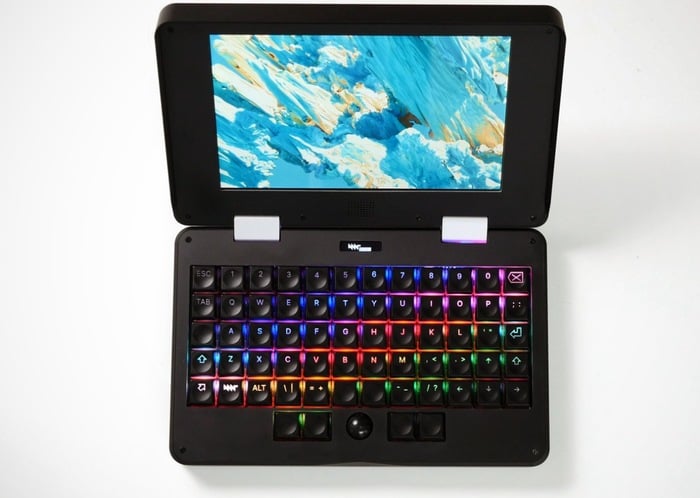 Gigabyte BRIX GB-XM1 With Mini Pico Projector Unveiled