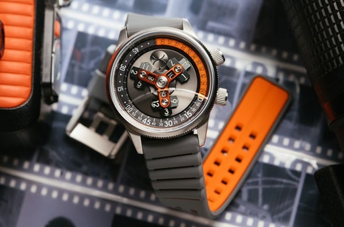 Automatic watch with wandering hour display - Geeky Gadgets