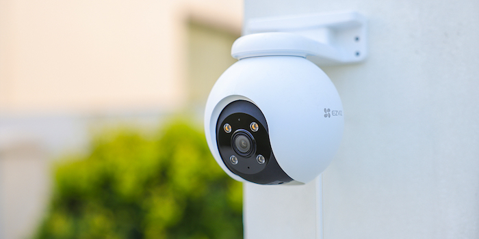 Ezviz 8 2K 360° Pan & Tilt Outdoor Wi-Fi Camera - Geeky Gadgets