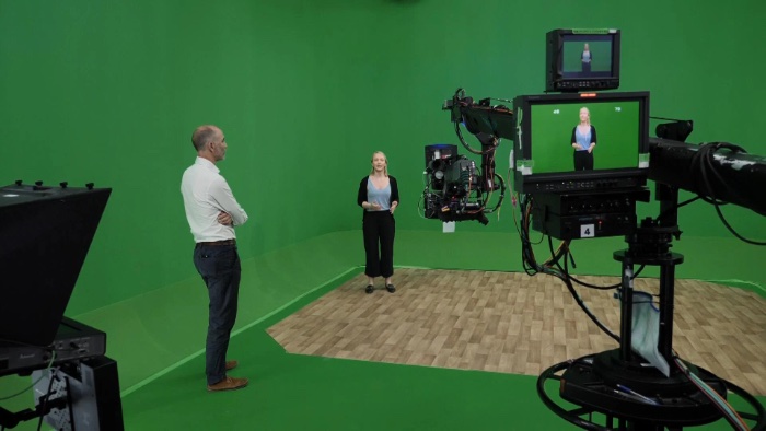 Sky News creates ChatGPT-powered news reporter - Geeky Gadgets