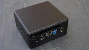 Simply NUC Onyx Intel i9 Windows 11 small form factor PC review - Geeky ...