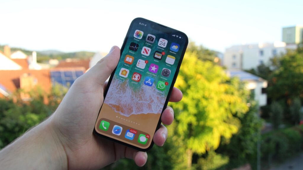 How to Take Screenshots and Screen Recordings on Your iPhone - Geeky ...