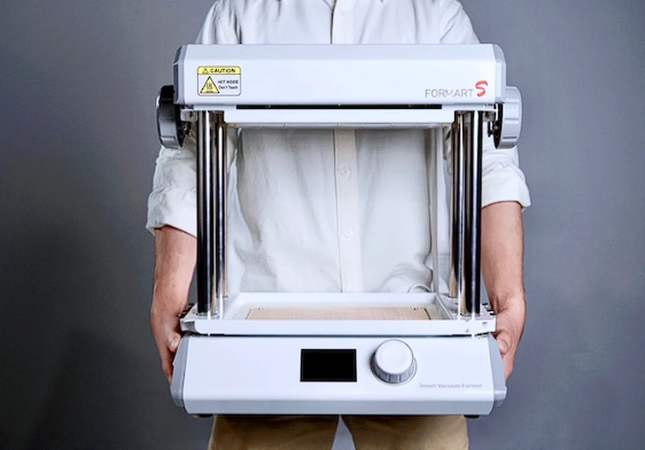 Desktop smart vacuum former designed for makers crafters and small ...