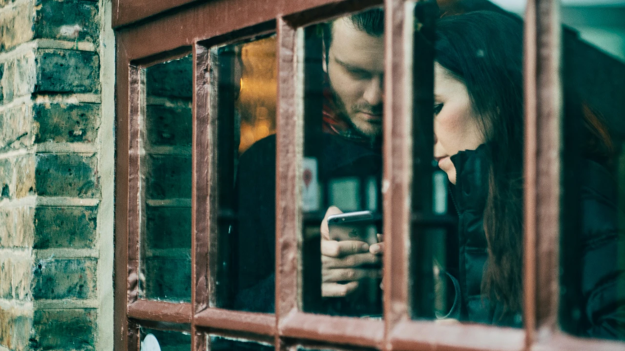 How to Stop Wasting Time on Your Phone - Geeky Gadgets