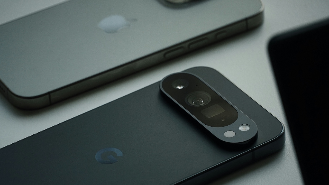 Apple and Google Face UK Probe Over Mobile Ecosystem Control - Geeky ...