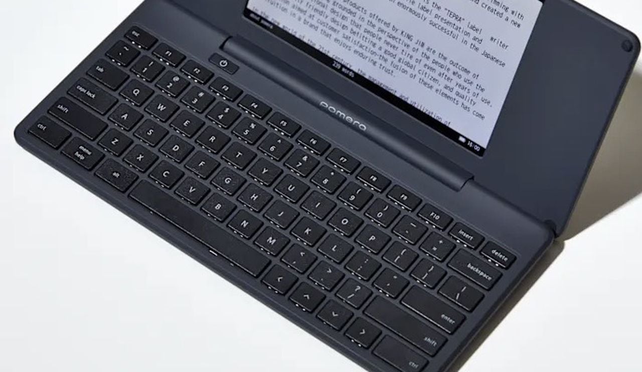Best Digital Typewriter for Focused Writing: Pomera DM250US - Geeky Gadgets